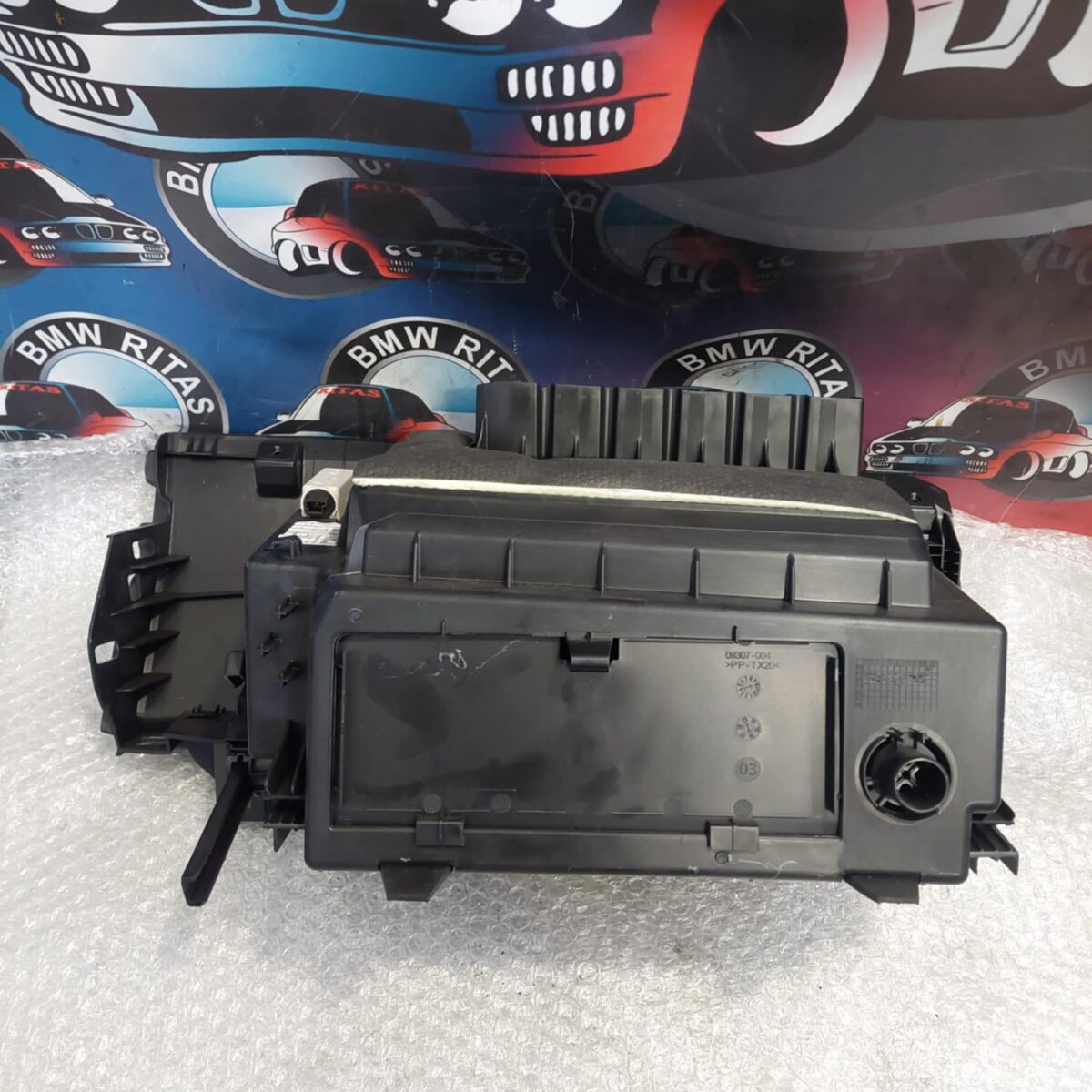 Ντουλαπάκι συνοδηγού χρώμα μαύρο X1 F48-X2 F39 - Ανταλλακτικά ...